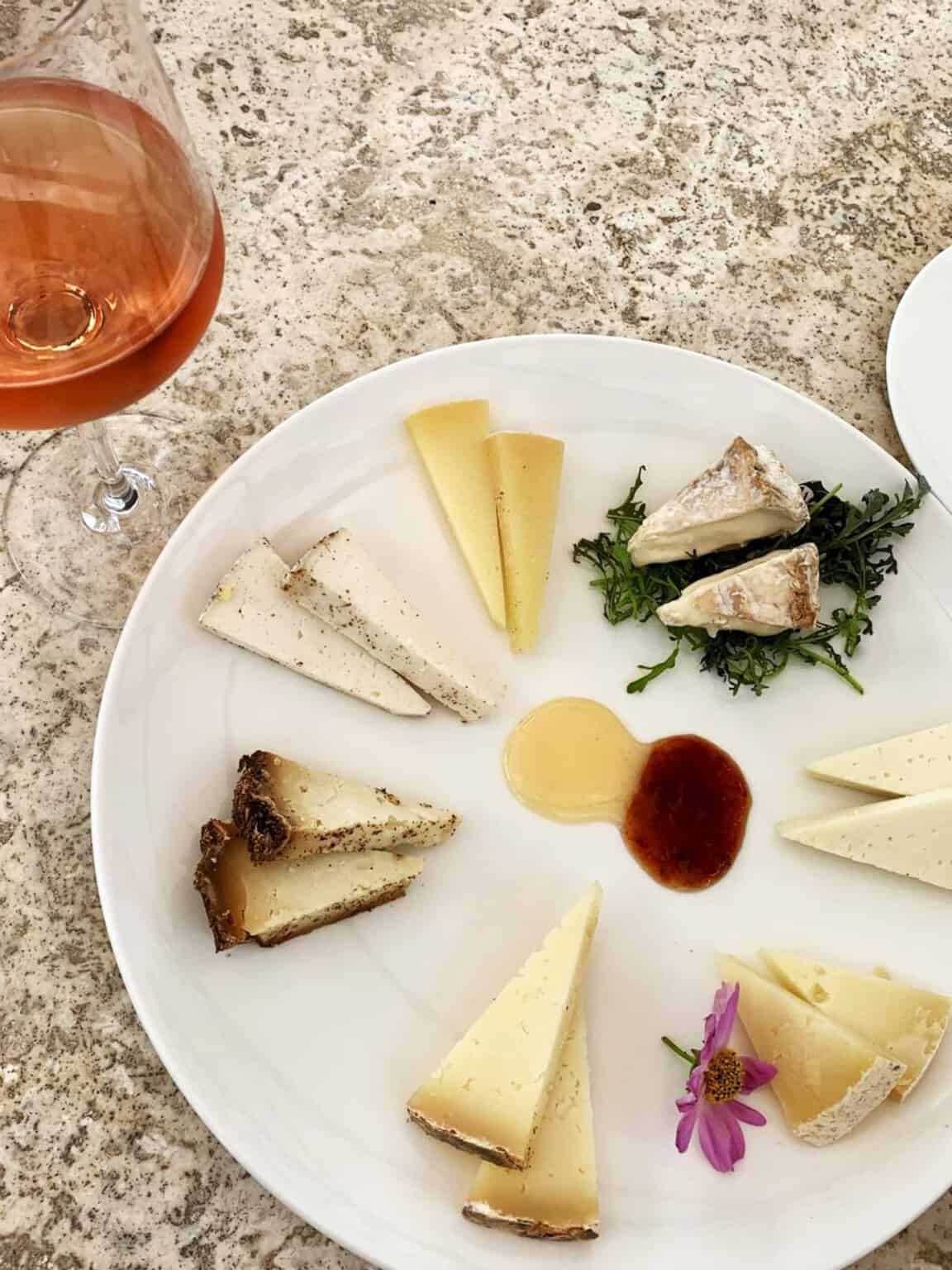Cheese in Tuscany - Pecorino, Caprino, Ricotta, Raveggiolo...