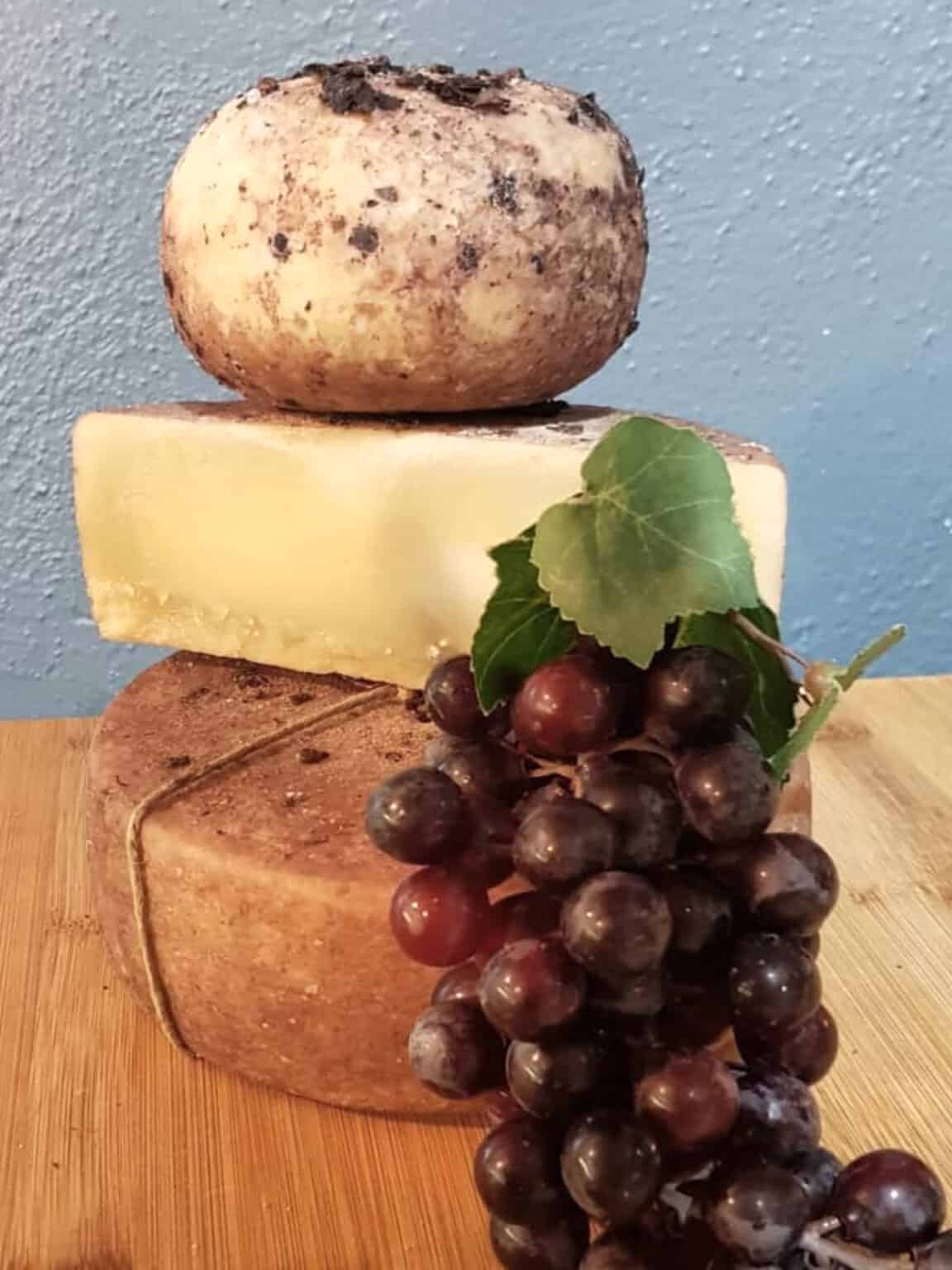 Cheese in Tuscany - Pecorino, Caprino, Ricotta, Raveggiolo...